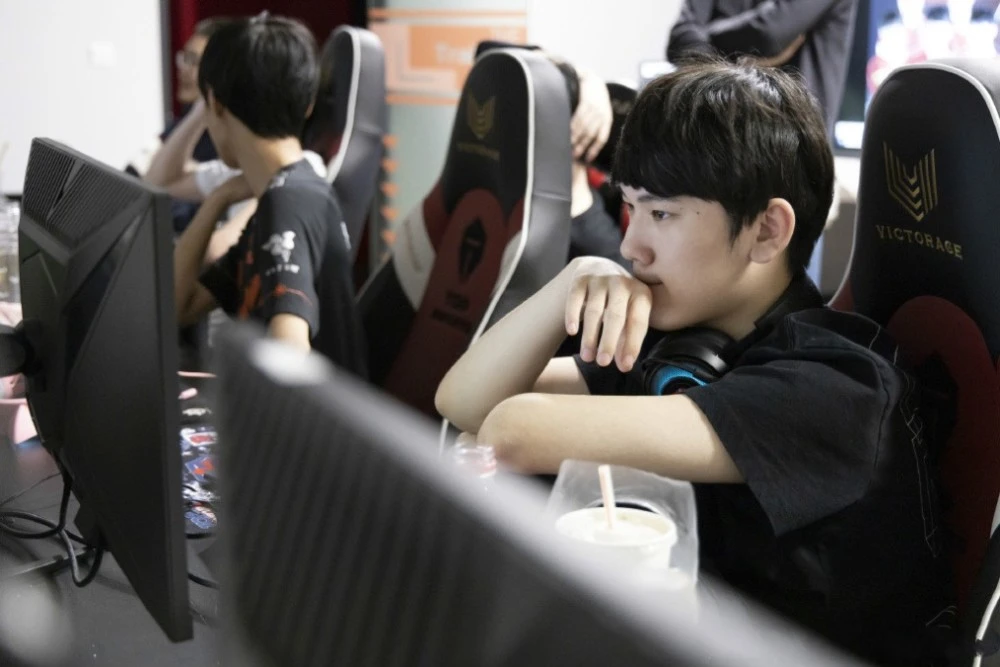 LOL：RNG被曝顶薪续约Gala，焕峰加入TT，Doinb遭到反噬了