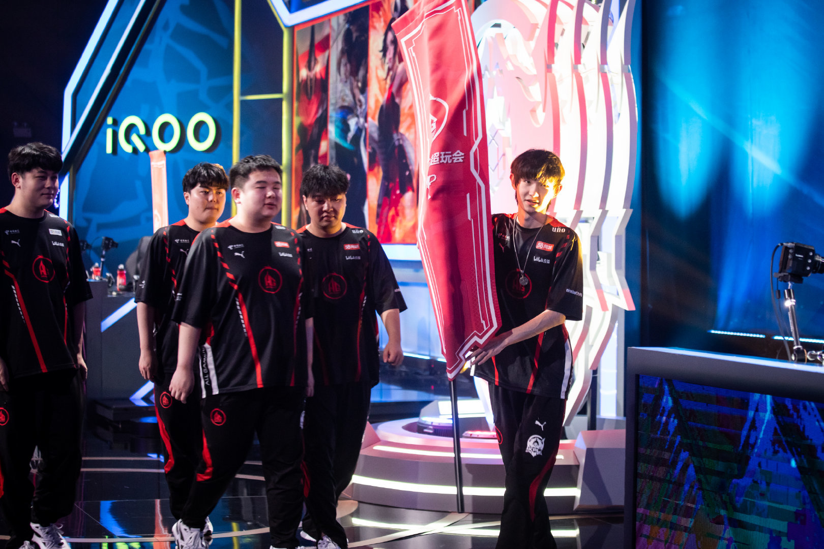 避开狼队和estar，首战打WB，AG超玩会好运爆棚，有望直达总决赛