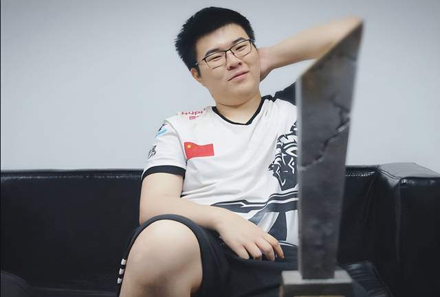 GodV沉迷原神迷失自我，给自己定下目标：每天要玩15把LOL