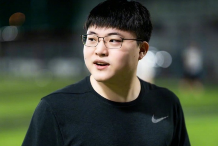 Uzi宣布不再复出！FPX卡点续约Lwx