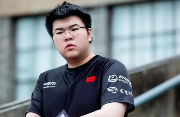 韦神Godv退役却遭嘲讽，一个反向Q被吐槽了整整7年，再见天才中单