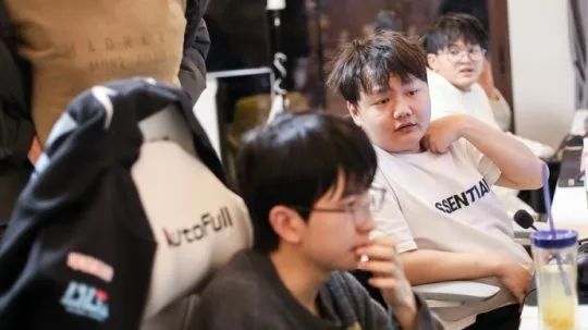 LOL德玛西亚杯BLG零封IG，顺利挺进四强！S8最佳教练回归RNG