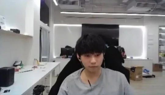 LOL德玛西亚杯BLG零封IG，顺利挺进四强！S8最佳教练回归RNG