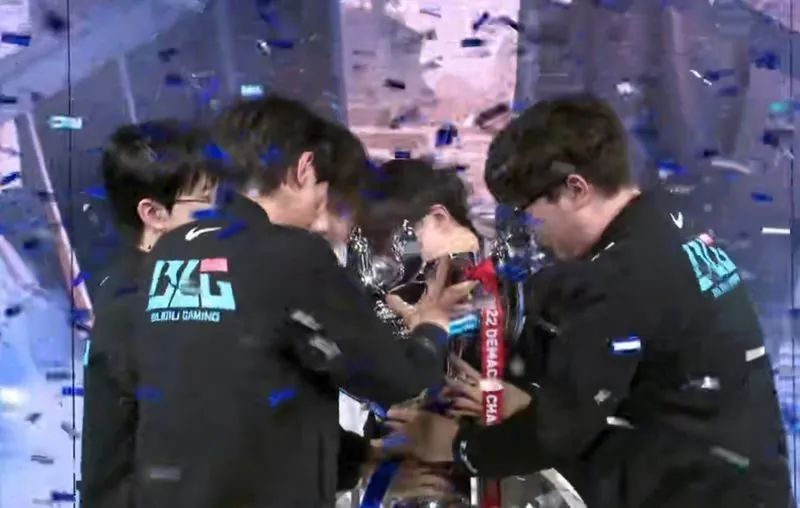 虎娘日报：BLG夺得德杯总冠军 Meiko直播谈排位事件