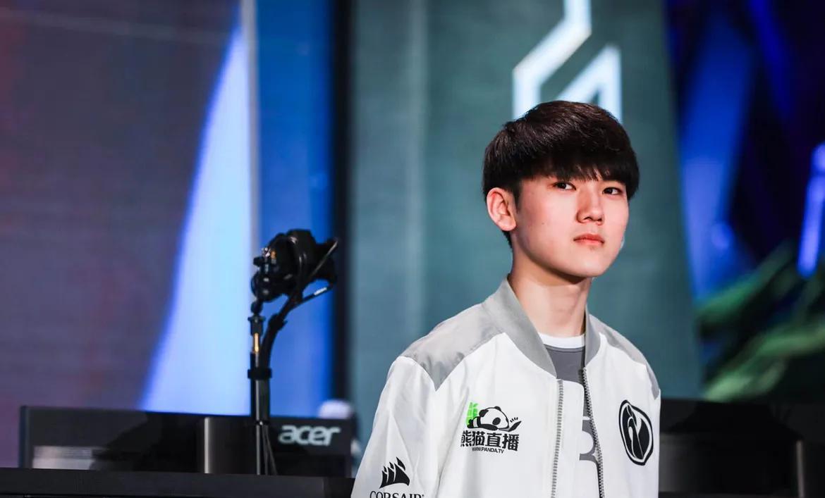 “S赛历届最失望选手图”火了，JKL三次上榜，S8的Uzi还是太遗憾