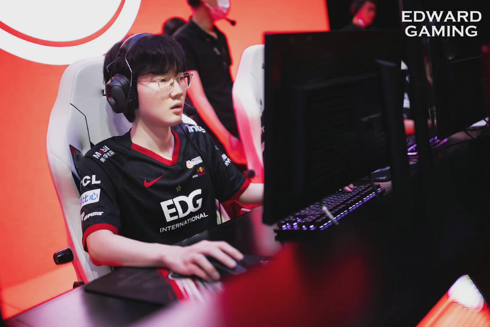 viper回LCK是因为想女友？EDG老板爱德朱直播爆料，引发争议