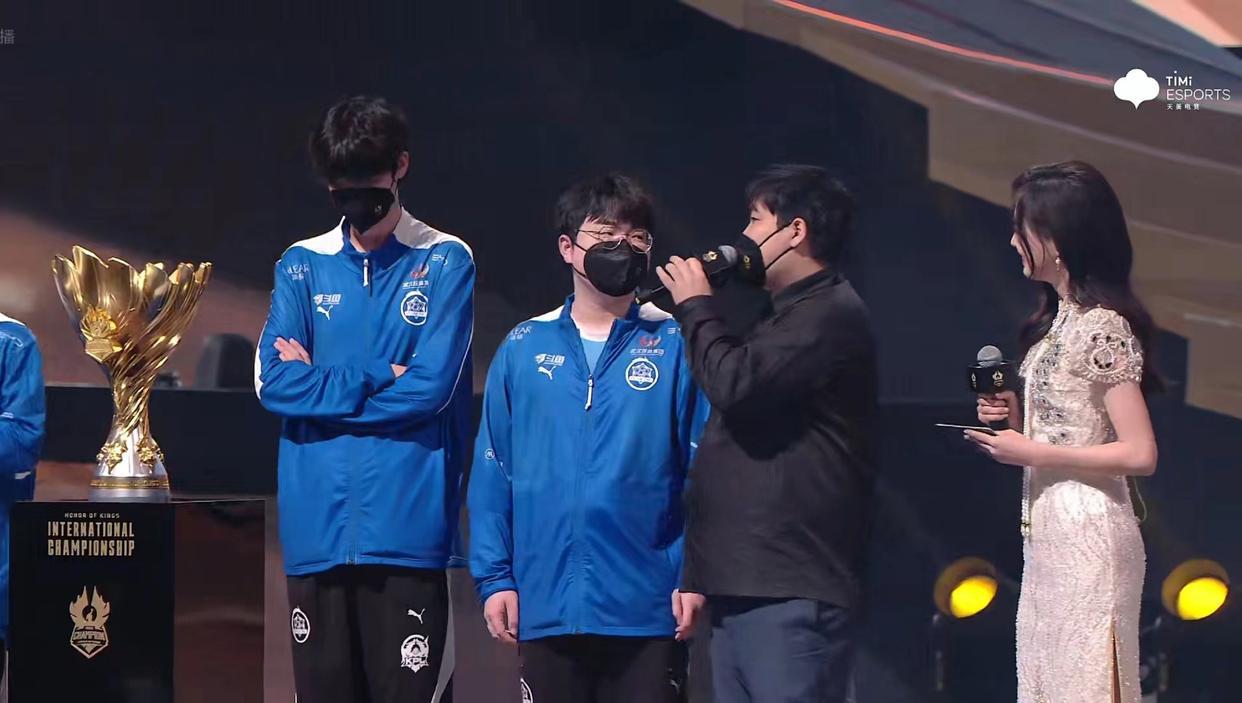 世冠：eStar4-2战胜GK，夺得总冠军，花海斩获FMVP，谁还敢质疑？