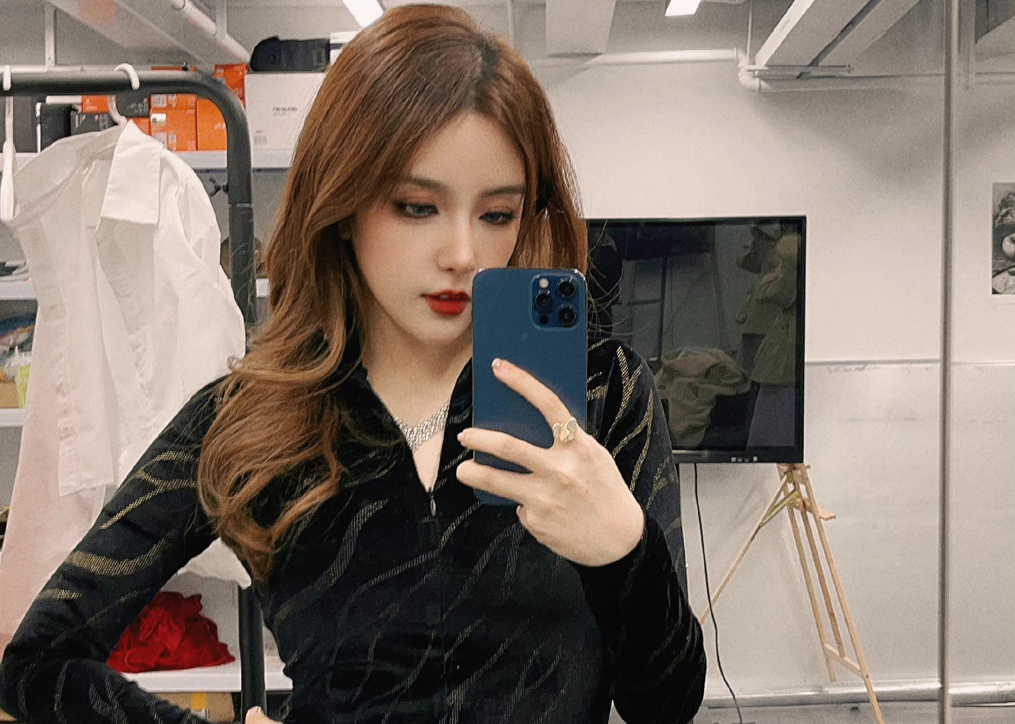 Rita晒出皎月新COS，白色头发十分帅气，芒果鱼都觉得Rita好漂亮