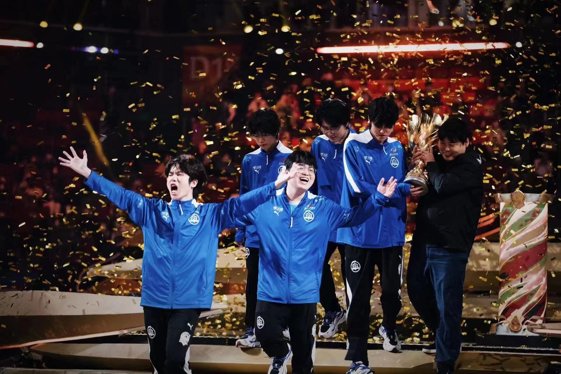 首支“八冠王”！武汉eStarPro勇夺2022年王者荣耀世界冠军杯KIC总冠军
