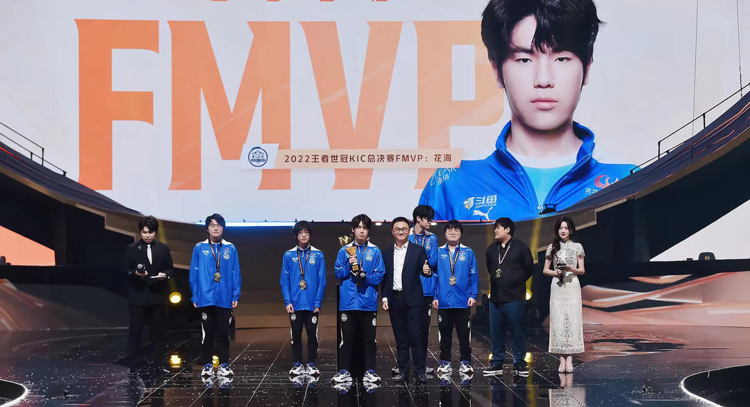 武汉eStarPro深圳捧杯夺得第八冠 2022王者荣耀世界冠军杯KIC落幕