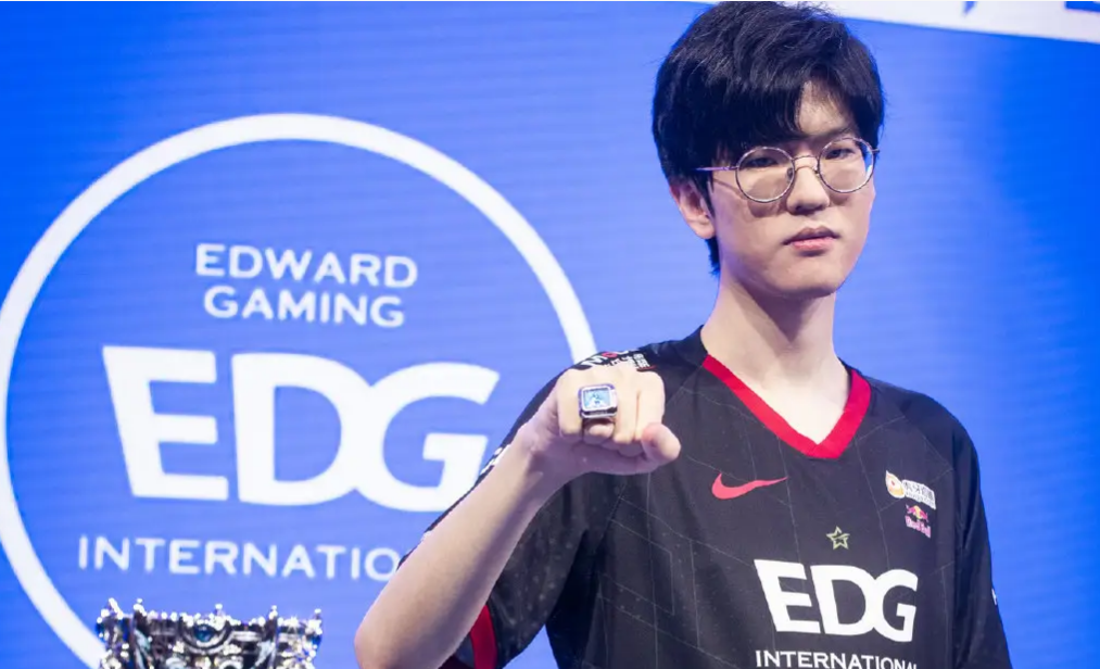 Jiejie首测LOL超级服人都傻了！这画面是初中生做出来的吗？