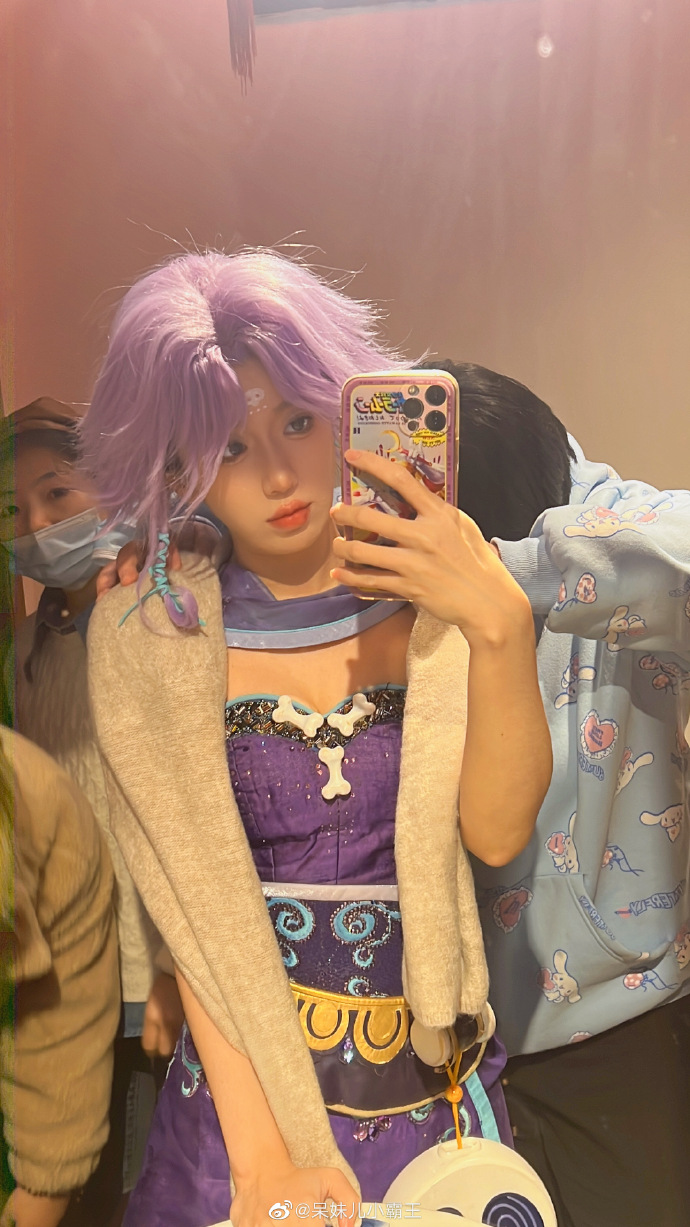 【见闻2036】呆妹儿晒cos返图， 微笑再立女装flag