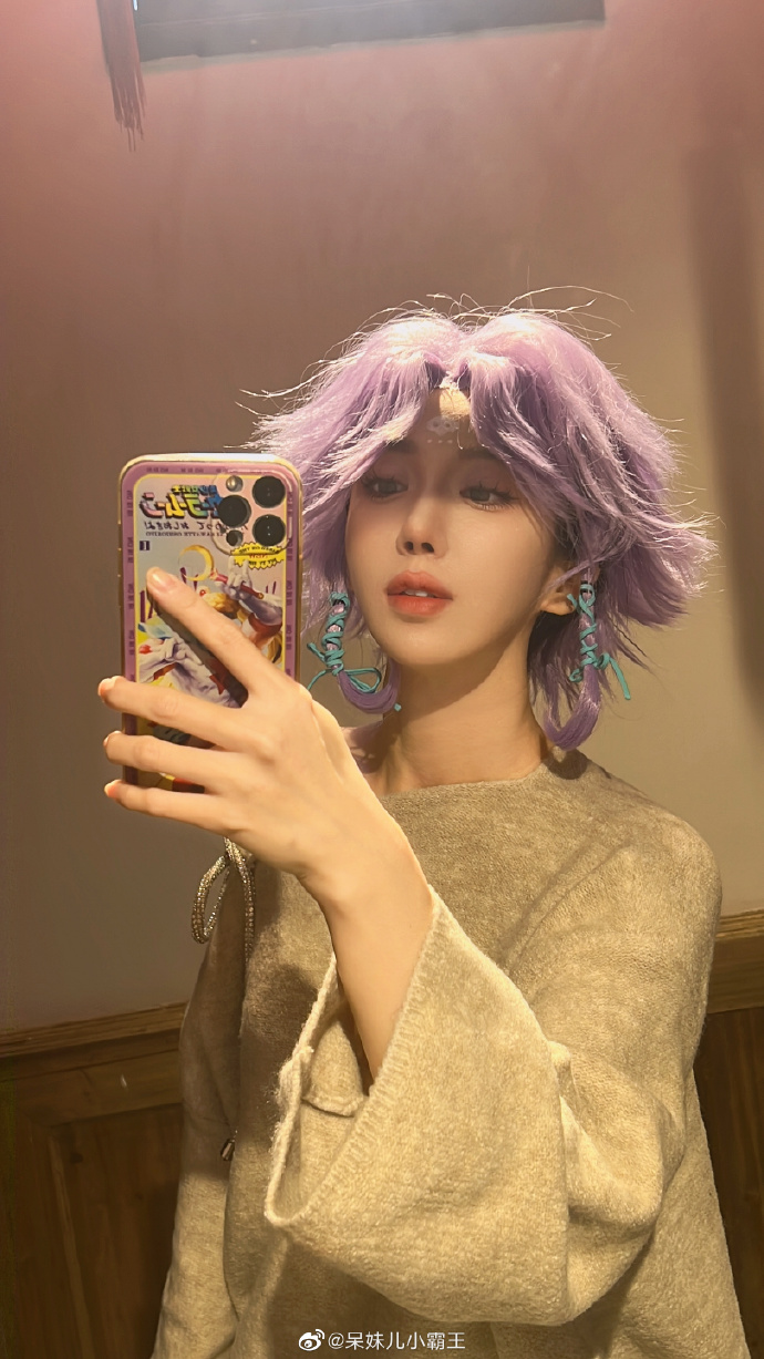 【见闻2036】呆妹儿晒cos返图， 微笑再立女装flag