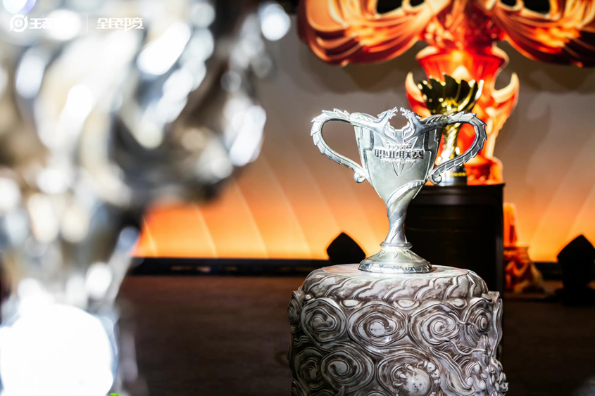 年度颁奖盛典获奖名单公布，KPL x 时尚COSMO与光同行大片曝光！