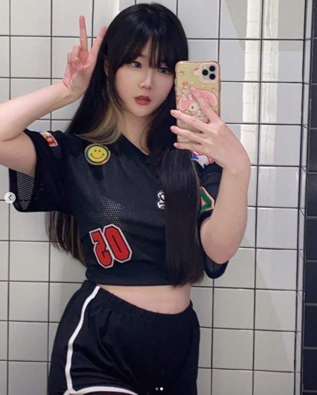 富有且慷慨，LPL英文流解说Kitty小姐姐外形吸睛，而且还是阿水粉丝