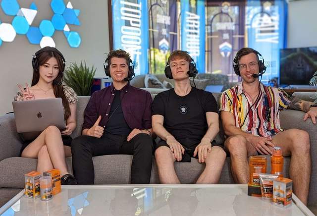 富有且慷慨，LPL英文流解说Kitty小姐姐外形吸睛，而且还是阿水粉丝