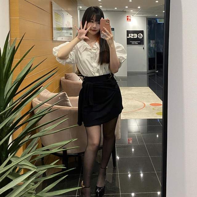 富有且慷慨，LPL英文流解说Kitty小姐姐外形吸睛，而且还是阿水粉丝