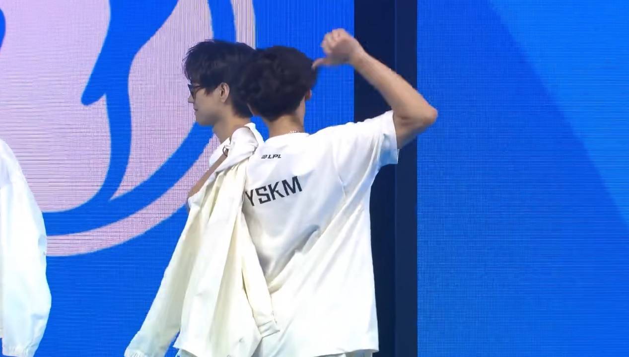 IG又抽到上单SSR卡？IG2：0暴虐RNG，YSKM两次单杀呼吸哥闪耀赛场