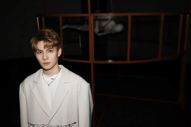 Alex、487登上SEEK风尚画报！Alex发文成鹅鸭杀“本鸭”