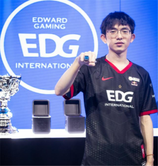 RNG名宿的理解！MLXG评LPL三圣，道出国产中单拿不了S冠原因