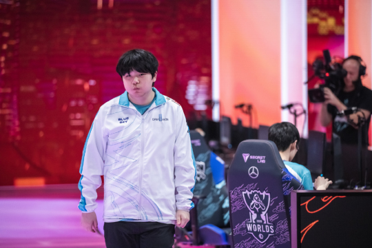 RNG名宿的理解！MLXG评LPL三圣，道出国产中单拿不了S冠原因