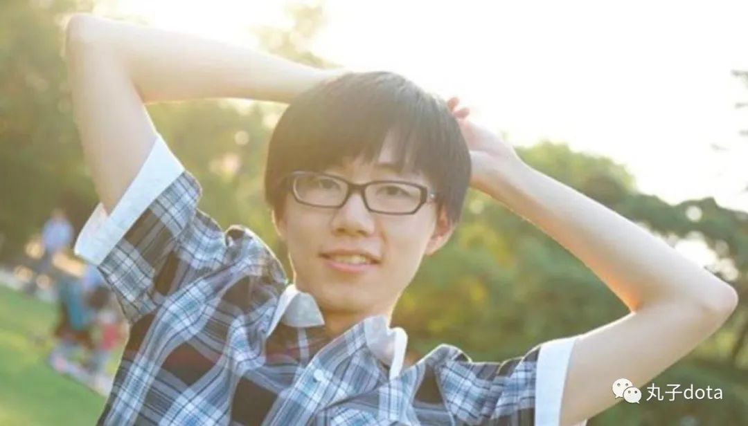 同样都是靠dota成名，09和pis谁更有钱？