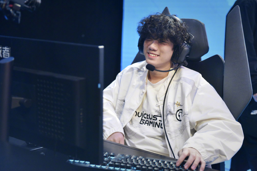 YSKM熬夜训练心脏疼，获救后感谢管理层