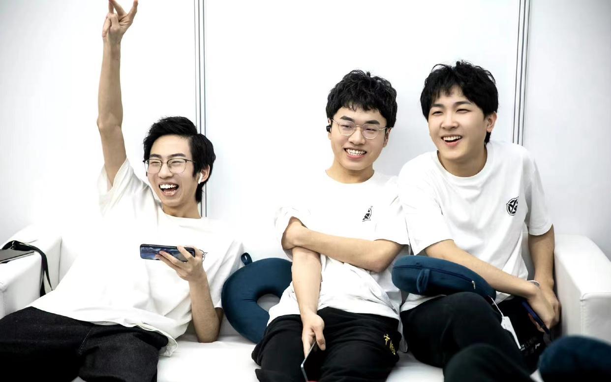 雷霆杯首日战况：DRG2连胜领跑，Hero拿1分，AG和XYG惨败垫底！