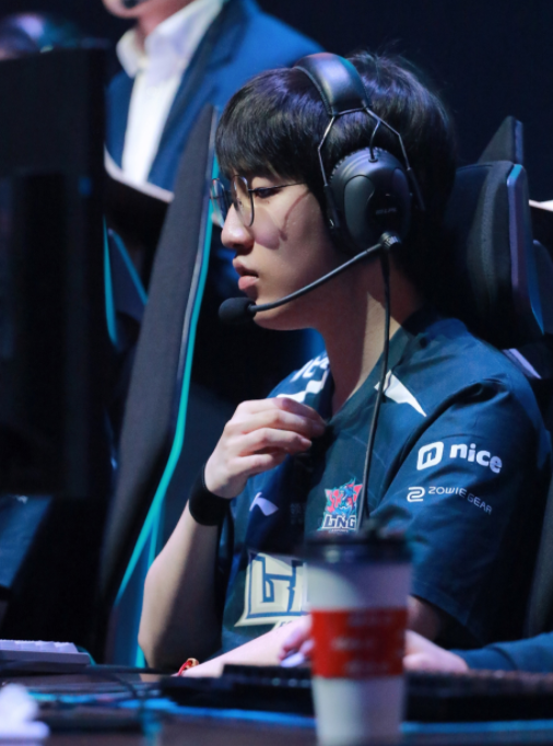 UZI锐评RNG，外卡都没这么惨！RNG或不敌WE