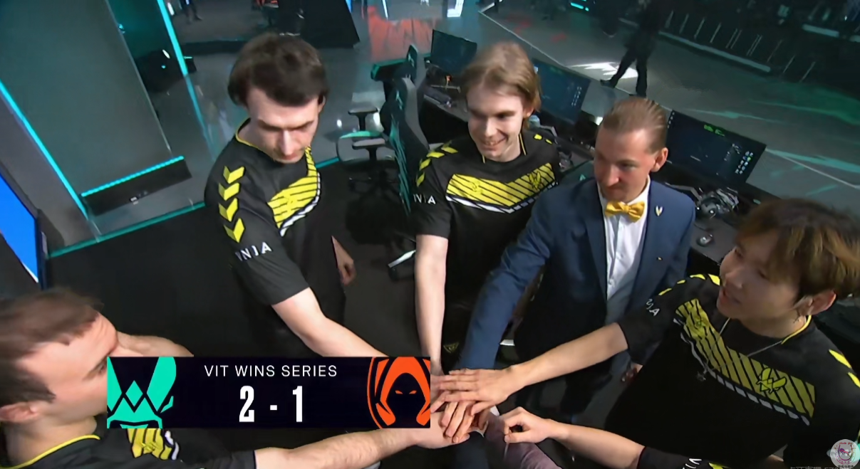 Bo两局千珏助VIT击败TH晋级！上单大腿拿下MVP