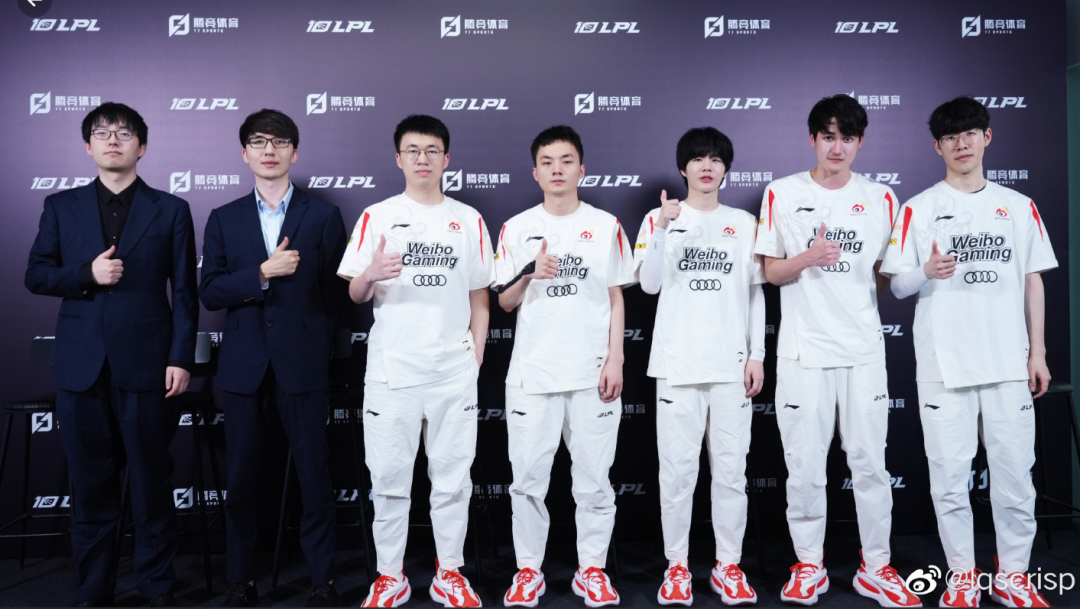 【见闻2064】 RNG官宣教练Heart离队，米娜清凉出镜主动索爱