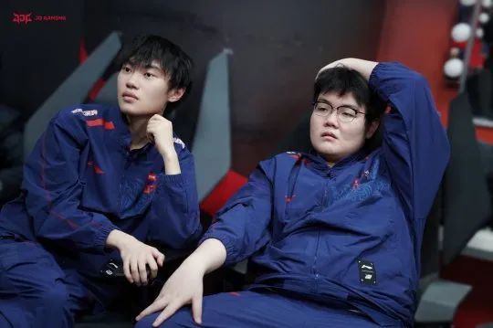 完全体RNG结束赛季连败，Iboy做客LPL饭堂，自曝加入外卖大军