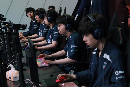 完全体RNG结束赛季连败，Iboy做客LPL饭堂，自曝加入外卖大军