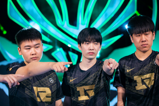 完全体RNG结束赛季连败，Iboy做客LPL饭堂，自曝加入外卖大军