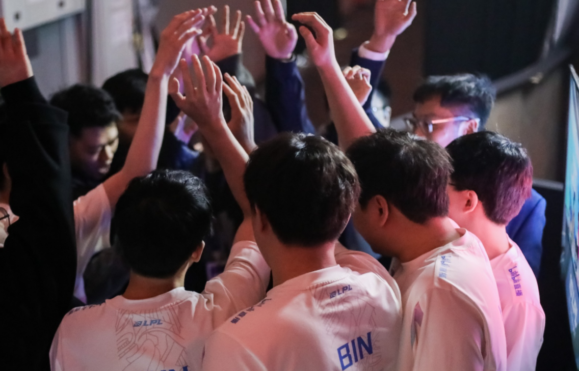 这才是LPL最强全华班？EDG战胜BLG挺进前五，跟往年大相径庭！