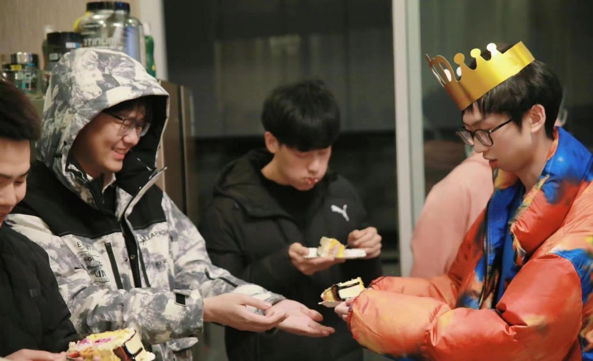 AG超玩会和XYG卧龙凤雏，手牵手一起去B组，DYG没白买钎城