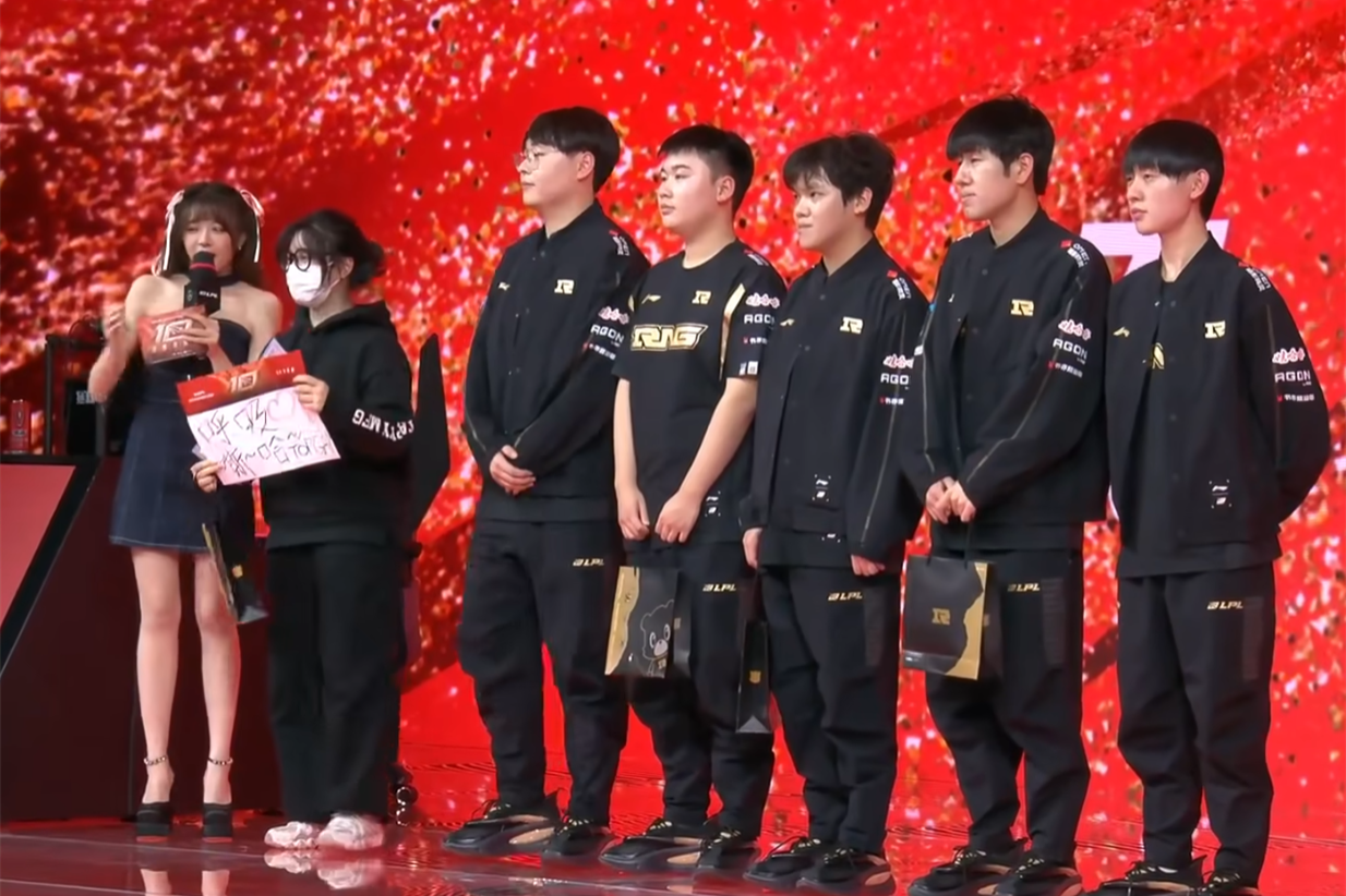 还真被小虎猜对了！RNG复仇LGD，报S12名额之仇，但LGD不斩无名哦