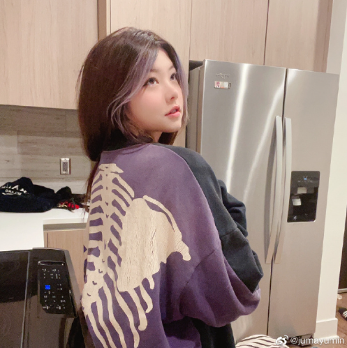 TheShy：排位，比我努力的人不多；女仆游艇派对40多名美女任选，售价仅3000块？阿水登上了《作文素材》杂志