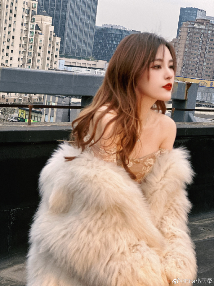 【见闻2077】 Rita晒礼服大片，WBG老板在线怒斥粉丝