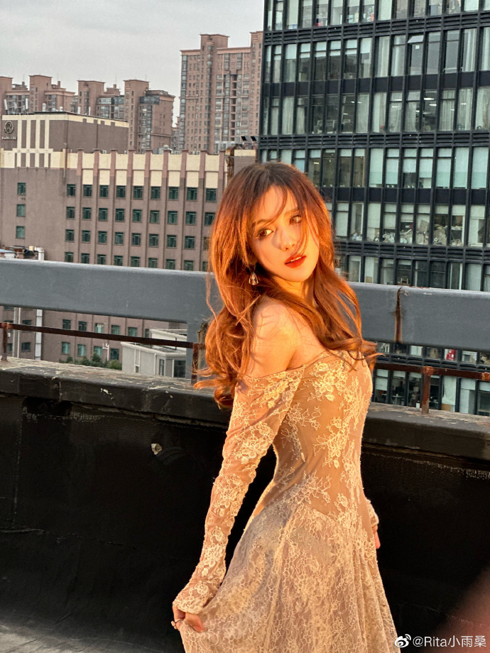 【见闻2077】 Rita晒礼服大片，WBG老板在线怒斥粉丝