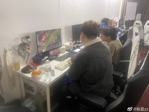 【每日一撸】小虎说RNG不该换Angel上场；YSKM请冠军上单为他上课