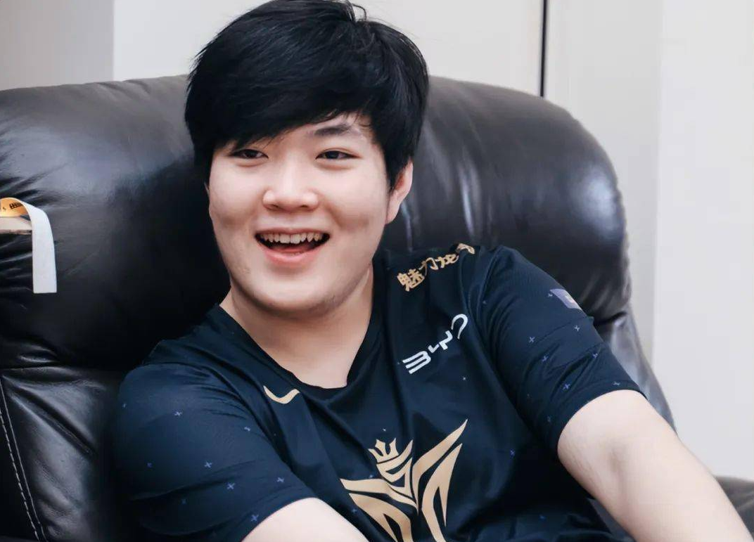 【每日一撸】YSKM上课后实力大增；最强恩怨局EDG海报亮了