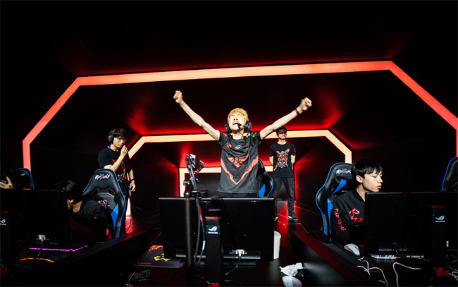 时代的眼泪：LPL十周年十大选手曾共同斩获18年洲际赛冠军