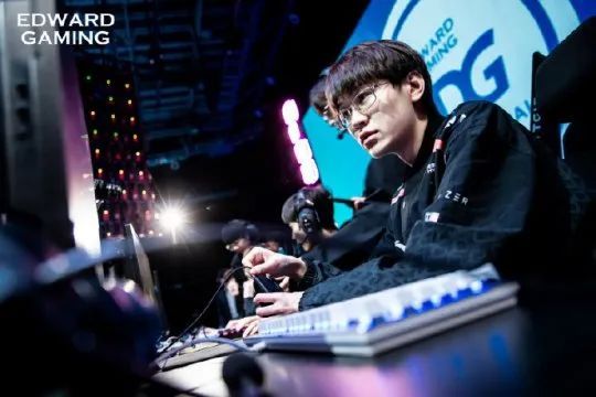LPL四强EDG挺进胜者组，C9韩援AD获常规赛MVP，T1青训太猛