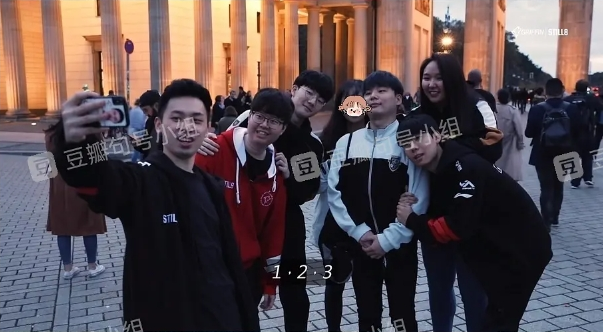 冠军AD的深情！Viper回韩国是为了女友；Gala和JKL女友同游日本