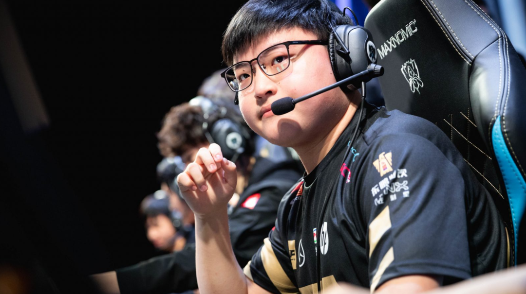 冠军AD的深情！Viper回韩国是为了女友；Gala和JKL女友同游日本