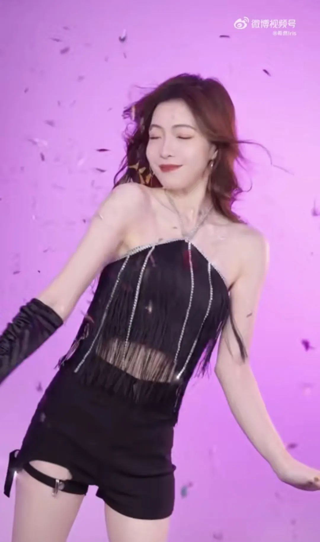 LPL女解说也擦边？电竞椅上的Rita，希然慢动作视频让人欲罢不能！