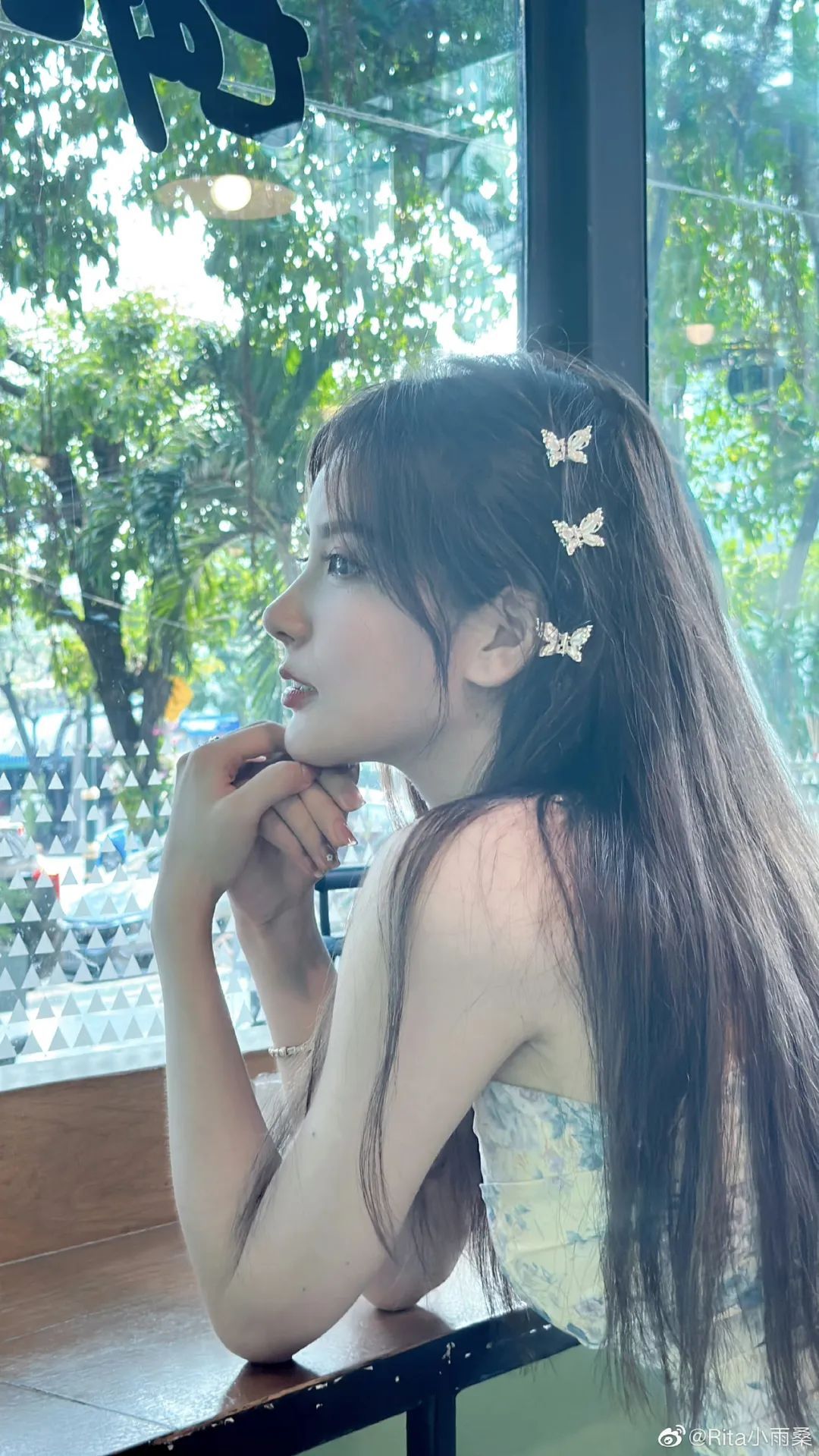 LPL女解说也擦边？电竞椅上的Rita，希然慢动作视频让人欲罢不能！