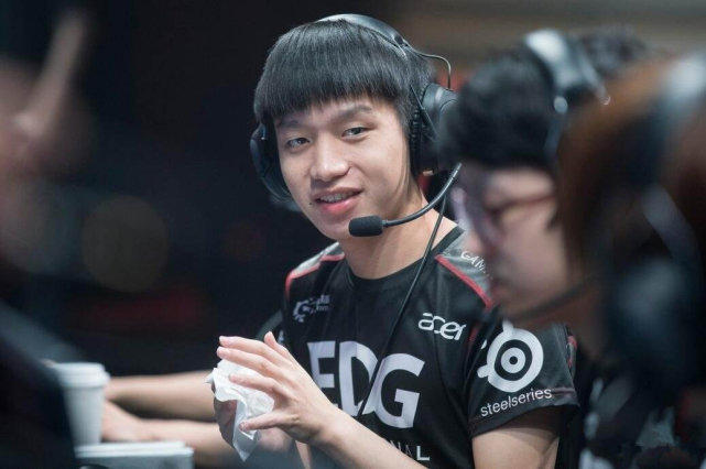 LPL三战队再次团结一心，EDG入围赛，RNG和iG为其加油