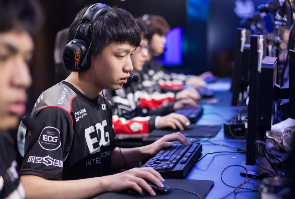 厂长出手果然不凡，Clearlove对EDG究竟意味着什么？